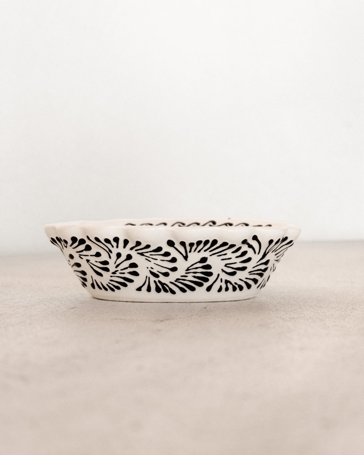 Talavera Oval Condiment Bowl | Black & White – Nomad Chic